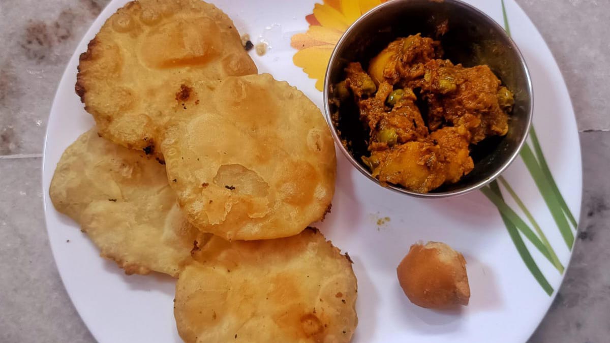 Koraishutir Kochuri Recipe | How To Make Motor Sutir (Peas) Kachori