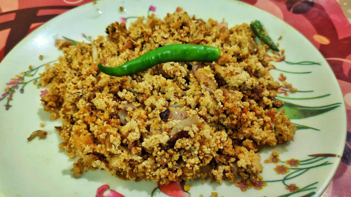 Peyaj Posto Recipe | How To Make Bengali-Style Peyaz Posto