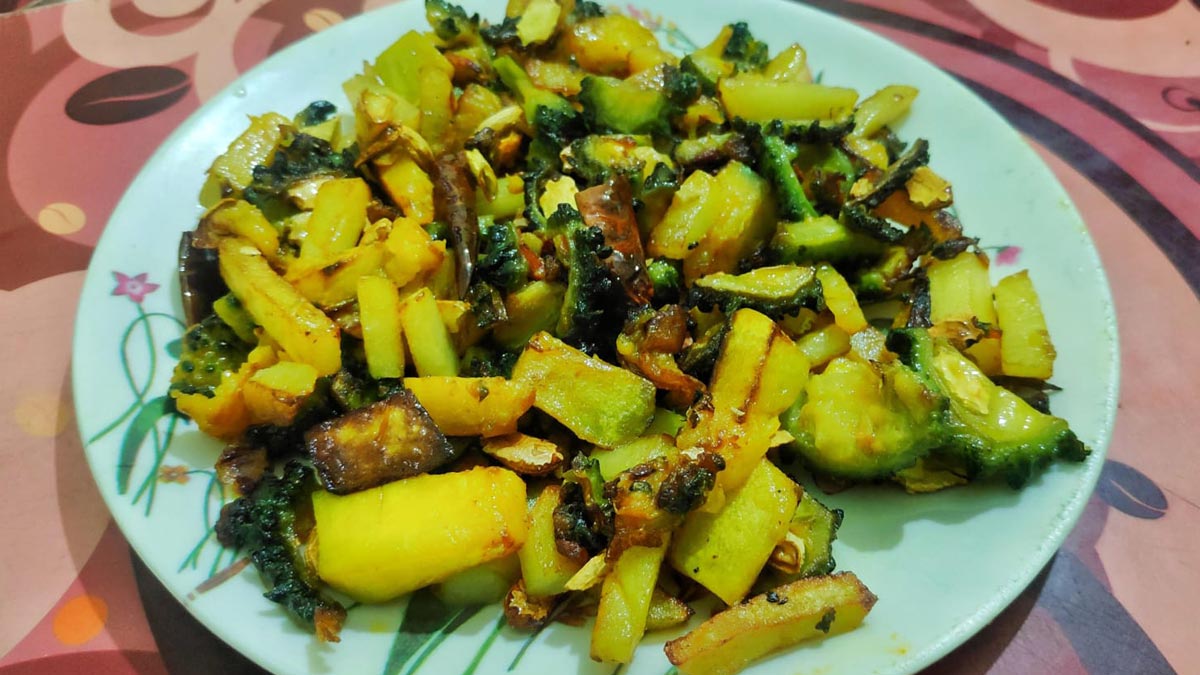Ucche Aloo Bhaja Recipe | How To Make Potato Bitter Gourd Fry